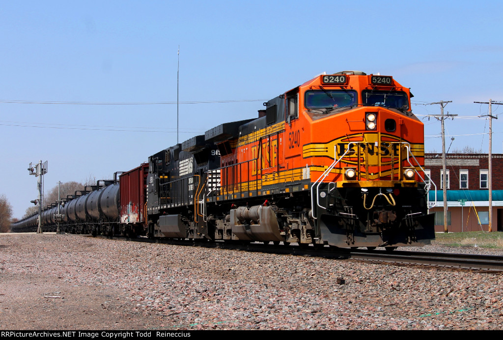 BNSF 5240